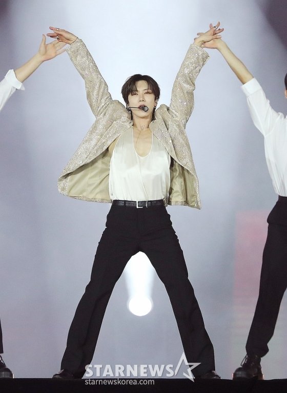 WayV 텐 '최강 섹시 퍼포먼스'[AAA 스페셜 포토] : 네이트 연예