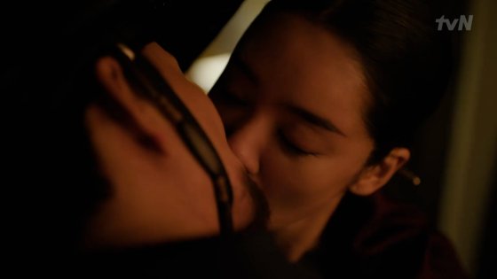 '원경' 차주영·이현욱, 부부전쟁 속 진한 입맞춤 "그리웠다"[★밤TView] | 아이돌24시 : 네이트 연예