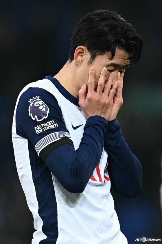 "사우디에 팔면 떼돈" 손흥민 벌써 '퇴물' 취급이라니…레비 회장, 이빨 드러냈다 "SON 이적료 남겨 팀 개편" : 네이트 스포츠