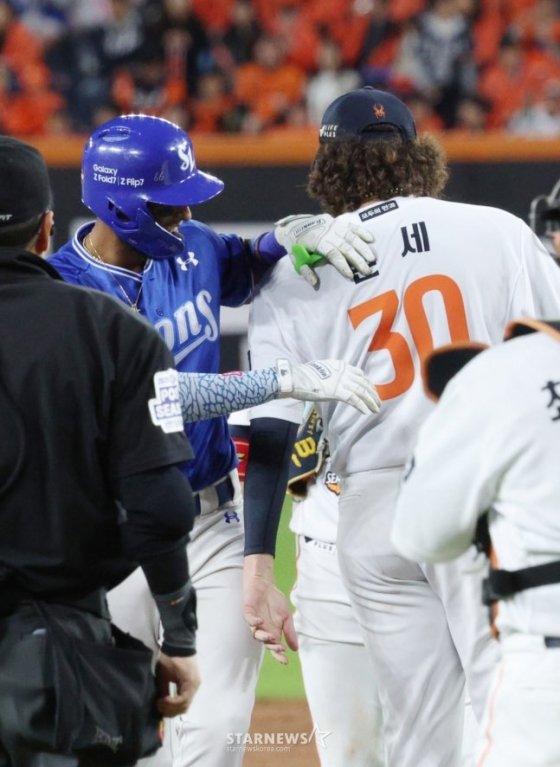 한화 21세기 첫 한국시리즈 우승 도전! '대전에서 19년 만의 KS 열린다' LG와 최초 맞대결 성사 [PO5 현장리뷰] : 네이트 스포츠