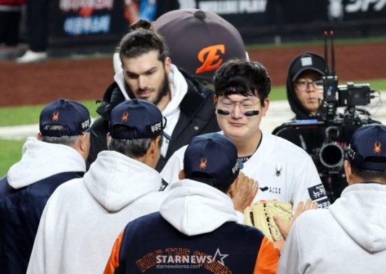 '전날 결승타-MVP' 한화 심우준 첫 KS 선발 출전! 김경문 감독 "오늘까지 그 기운 이어갔으면" [KS4 현장] : 네이트 스포츠