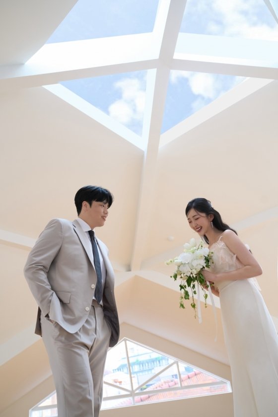 '영어학원서 만난 인연' SSG 인사팀 강다솔 파트너, 5년 열애 끝에 3일 이채정 씨와 결혼 : 네이트 스포츠