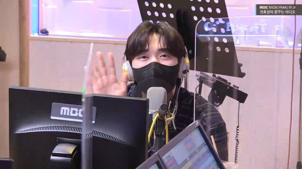 '꿈꾸라' B1A4 산들, DJ 자리 위협하는 투머치토커…웃음은 덤 | 네이트 연예