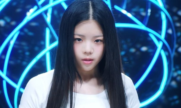 JYP 신인 걸그룹에 '12살' 멤버 포함…평균 연령도 '15세' : 네이트 연예