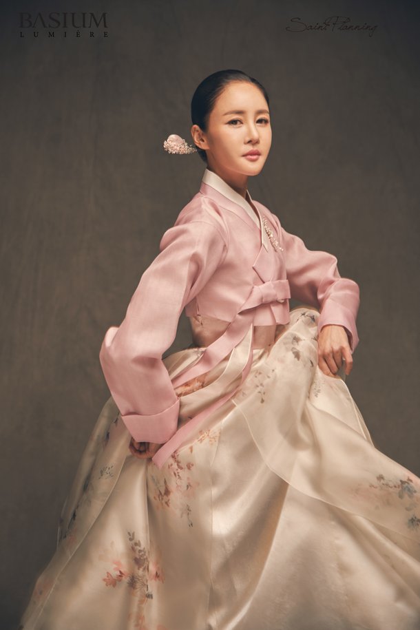 원조 미녀 개그우먼 김미연 웨딩화보 공개…나이 연상 사업가 남자친구와 12월 비공개 결혼 네이트 연예