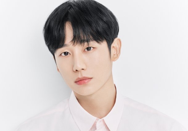 정해인 군복 벗고 엄마친구아들로 첫 로맨틱 코미디 도전…정해인이 말아주는 로코 네이트 연예