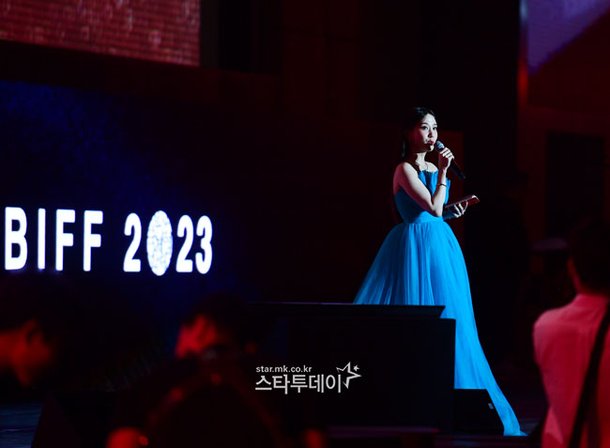 [2023 BIFF] 박은빈 "개막식 단독 사회, 이제훈 응원해줘" : 네이트 연예