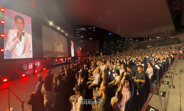 [포토] 30th BIFF 개막식, 이병헌 첫 단독 진행 : 네이트 연예