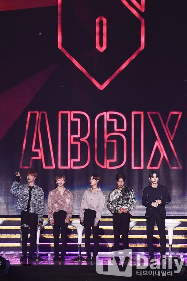 '2019 케이월드 페스타' AB6IX, '단짠' 매력 가득 퍼포먼스 : 네이트 뉴스