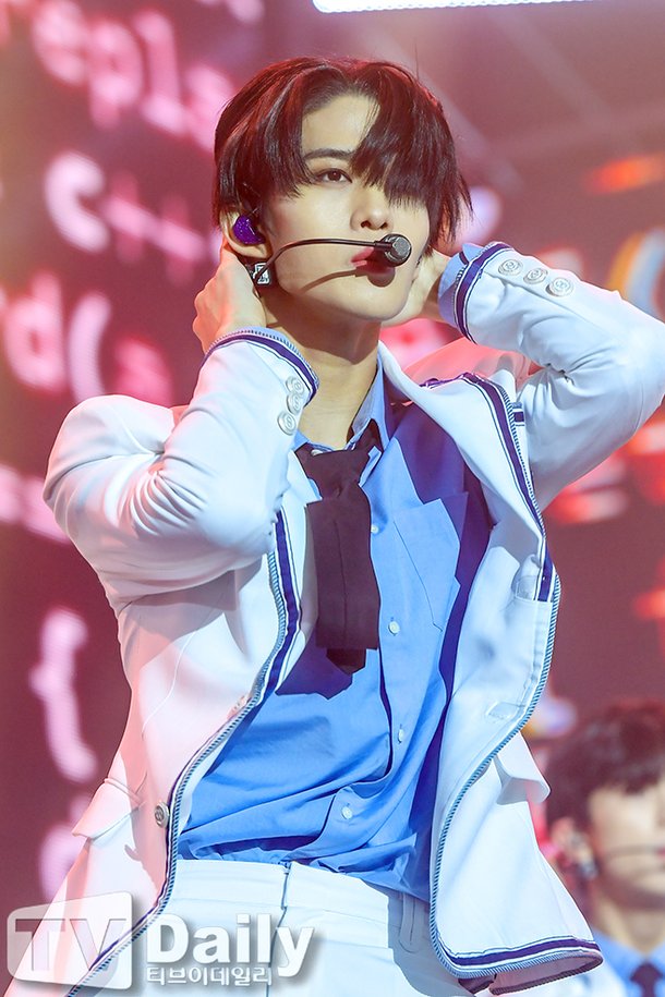 [TD포토] CIX 배진영 '섹시함이 흘러내려' : 네이트 연예