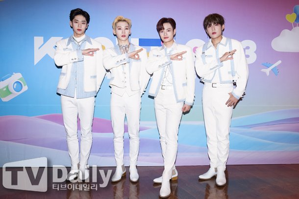 [TD포토] AB6IX '케이콘 빛내는 비주얼' : 네이트 뉴스