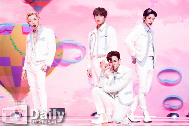 [TD포토] AB6IX '동화속 왕자님처럼' : 네이트 뉴스