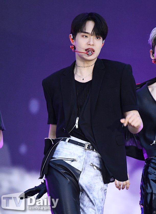 [TD포토] AB6IX 이대휘 '우아한 무대' : 네이트 연예