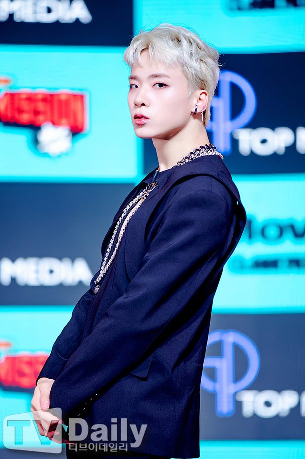 [TD포토] MCND 캐슬제이 '팬심 자극하는 눈빛' : 네이트 연예