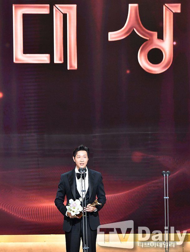 [TD포토] 지현우 '2021 KBS 연기대상 주인공' | 아이돌24시 : 네이트 연예