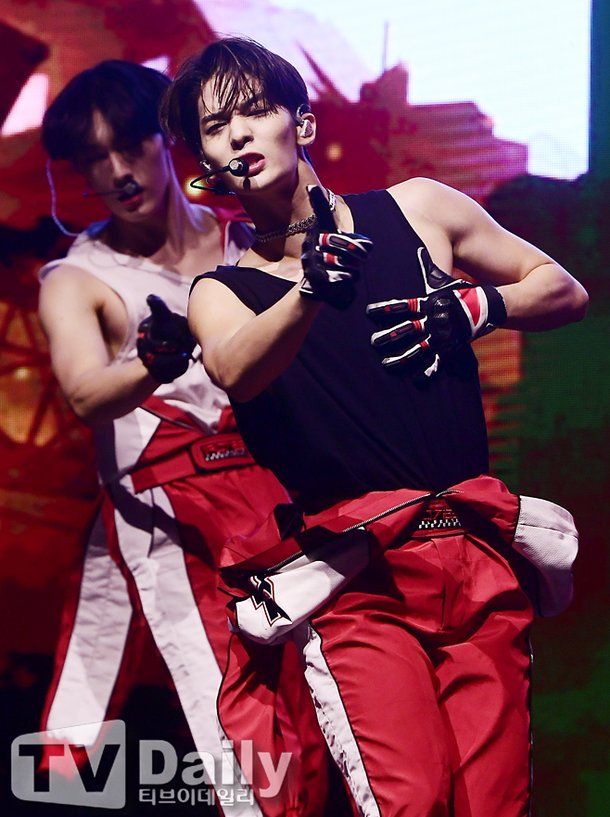 [TD포토] CIX 배진영 '거친 야생마!' : 네이트 뉴스