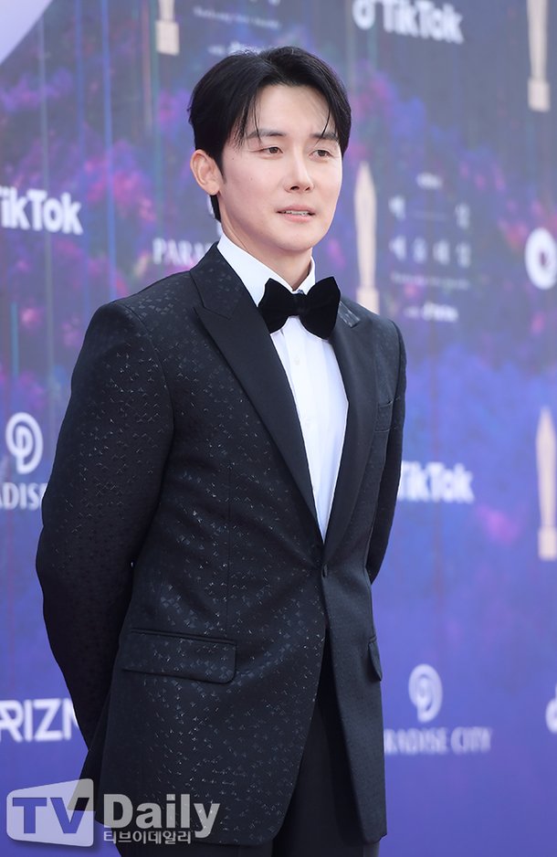 [TD포토] 김준한 '우월한 슈트핏' | 네이트 연예