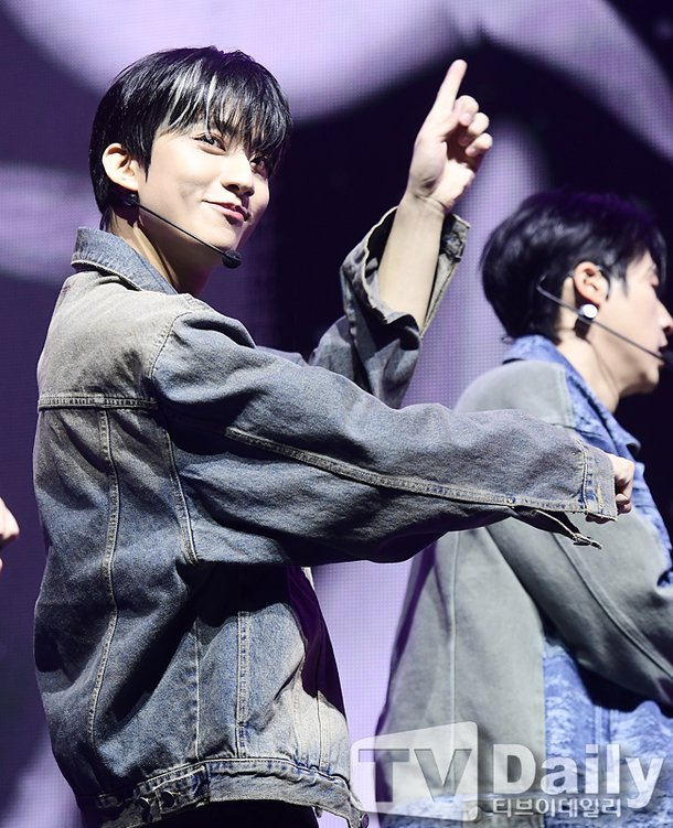 [TD포토] B1A4 공찬 '촉촉한 눈빛' : 네이트 연예