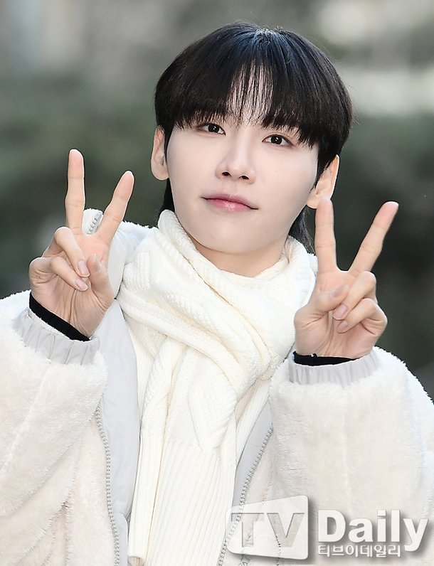 [TD포토] AB6IX 전웅 '매력적인 외모' : 네이트 연예