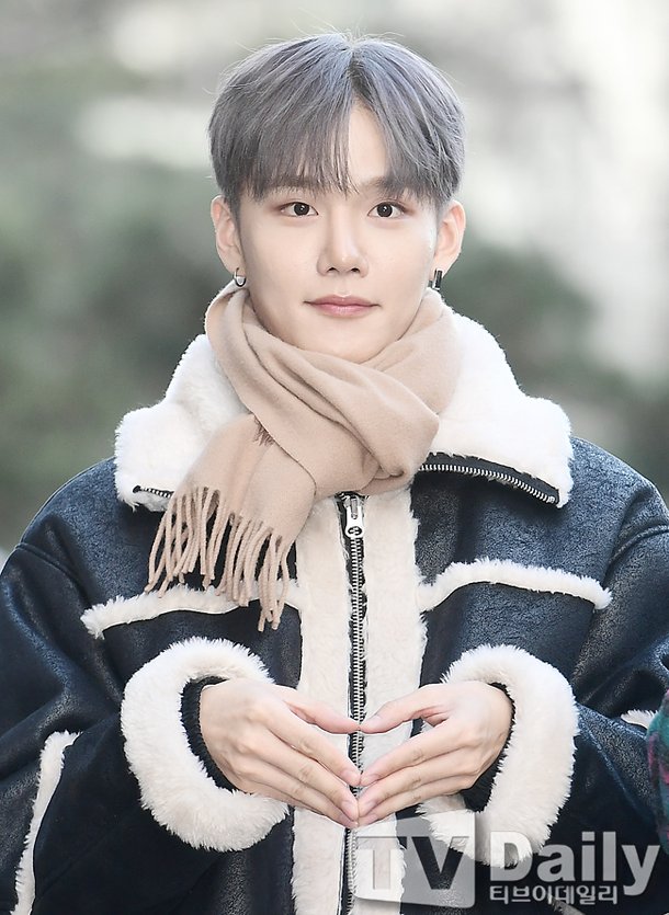 [TD포토] CIX 승훈 '작은 하트' : 네이트 연예