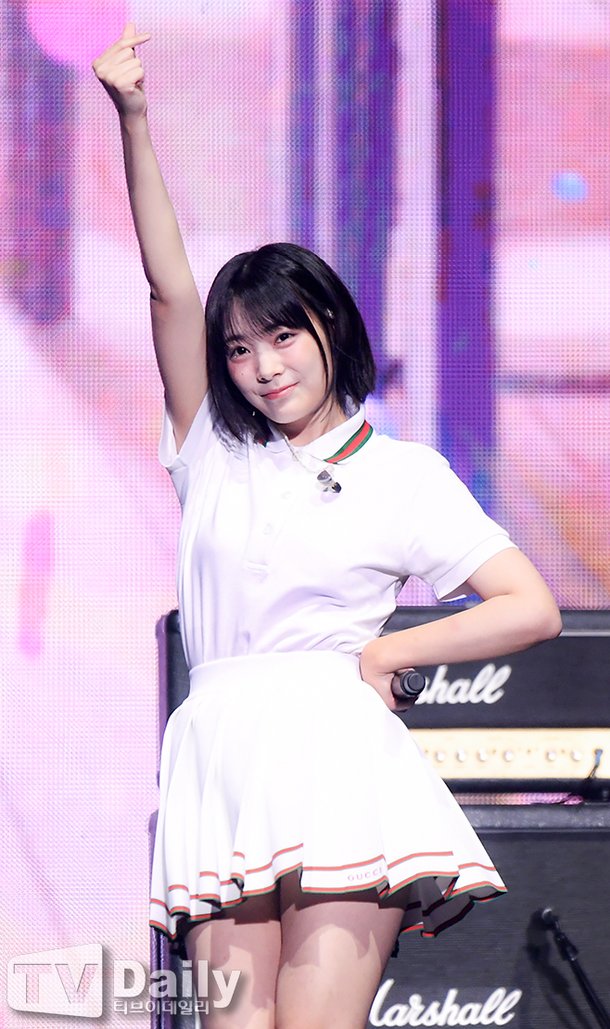 [TD포토] QWER 시연 '하트 뿅~' : 네이트 연예