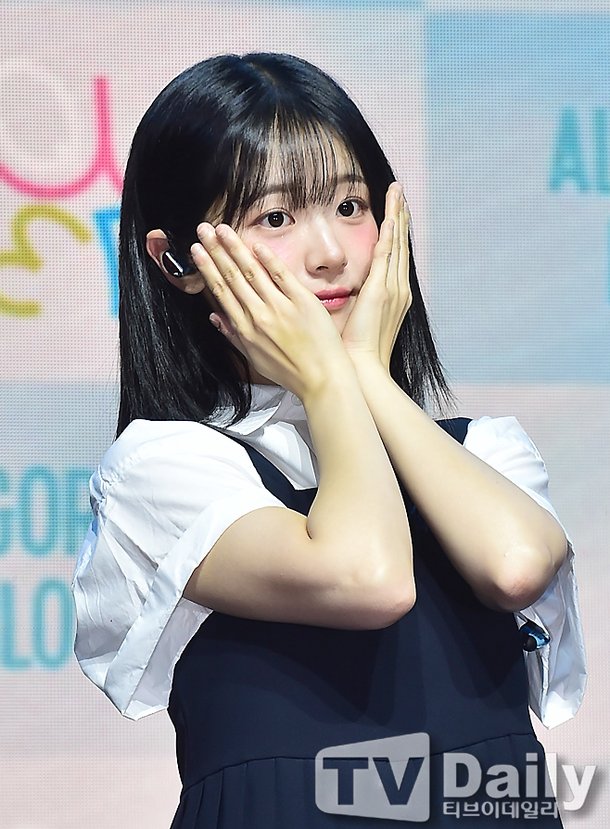 [TD포토] QWER 쵸단 '세상 제일 귀여운 미모' : 네이트 연예