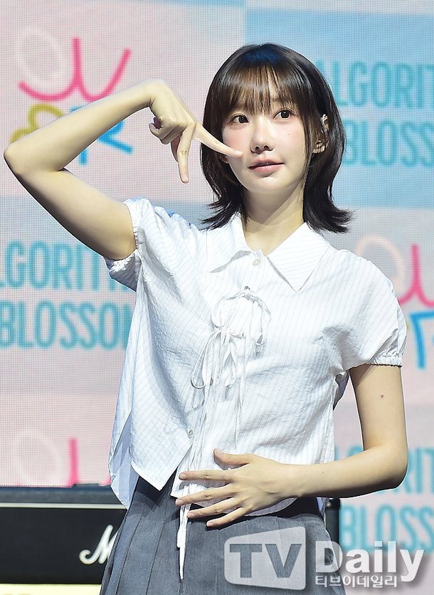 [TD포토] QWER 마젠타 '만찢녀 정석의 미모' : 네이트 연예