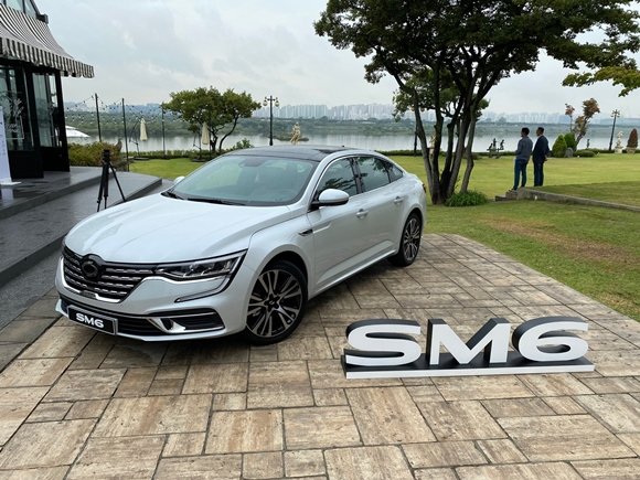 [시승기] 2022년형 르노삼성 SM6, 편의사양 업그레이드하고 가격은 내렸다 : 네이트 뉴스