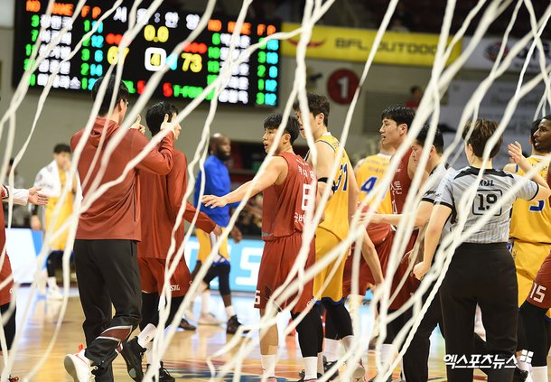 KGC '삼성에 73:67 승리'[포토] : 네이트 스포츠