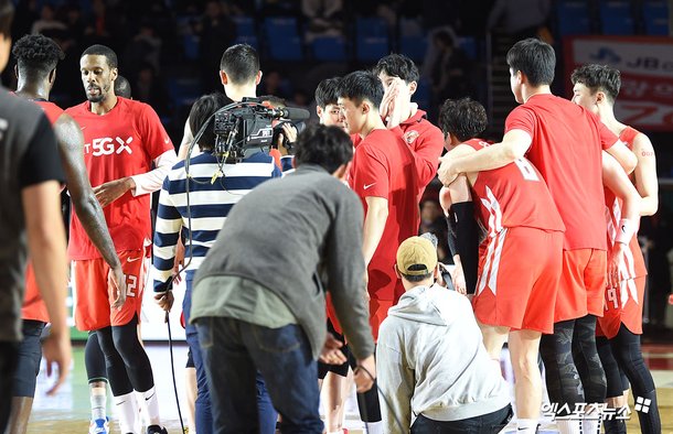 SK 'KCC에 104:78 승리'[포토] : 네이트 스포츠