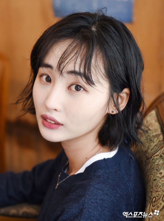 Idol School's Som Hae-in revealed to have broken up with her same-sex ...