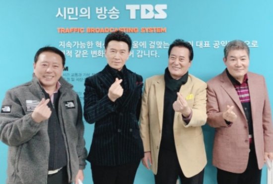 TBS FM '허리케인 라디오' 김성환, TBS 라디오 터줏대감의 고별 방송 : 네이트 연예