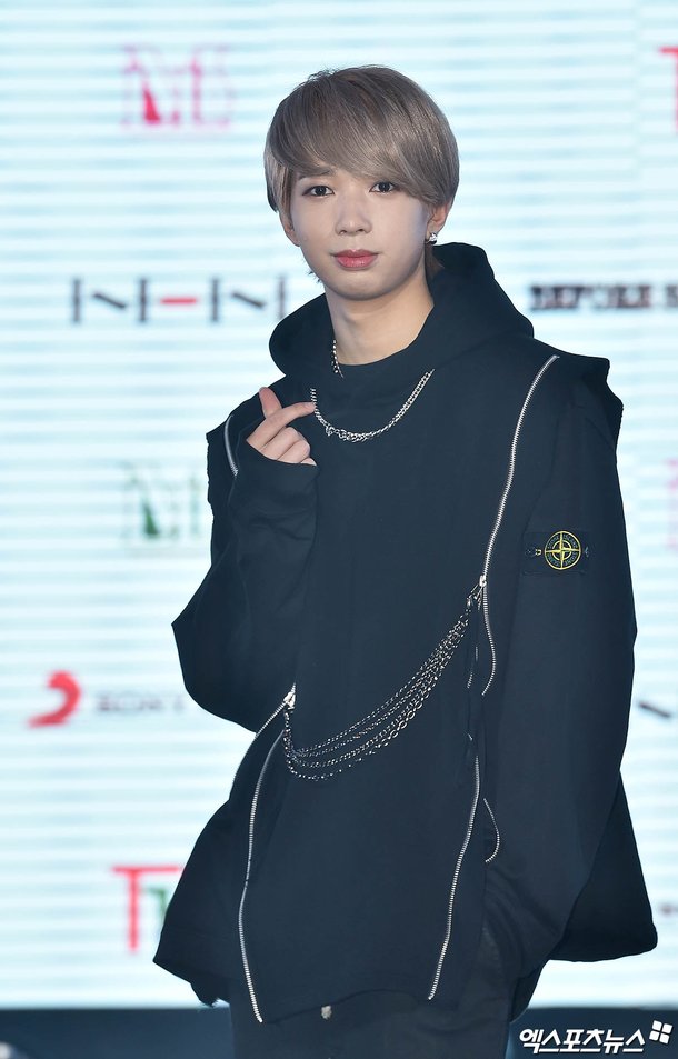 T1419 레오 '손하트 뿅'[엑's HD포토] : 네이트 연예