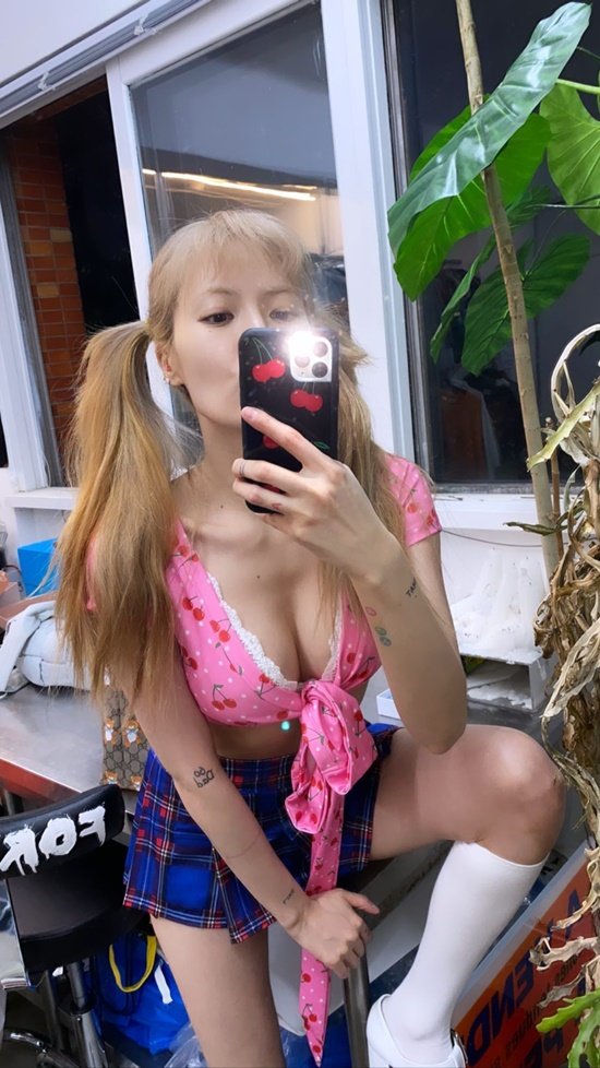 '164cm·44kg' 현아, 혼자만 여름이야…말랐는데 반전 볼륨감 | 네이트 연예