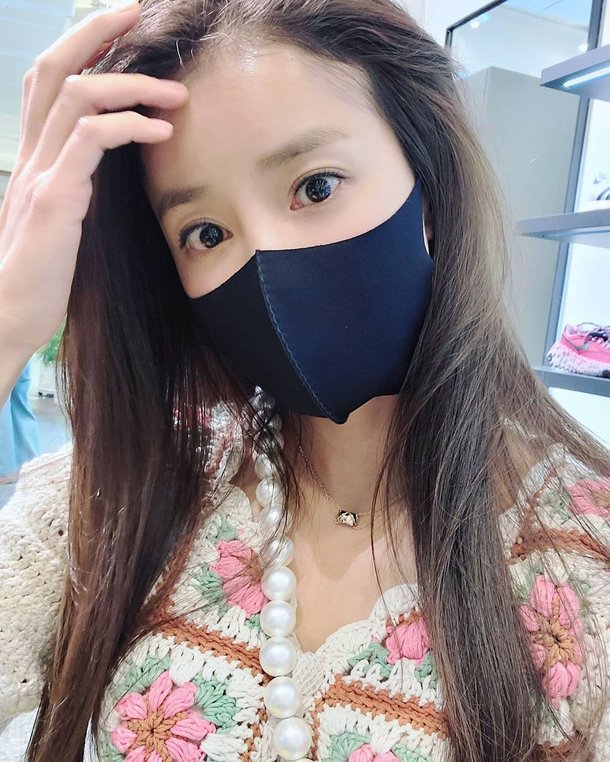 '169cm·48kg' 이시영, 명품백 들고 나들이…사진 찍을 맛 나겠네 | 네이트 연예