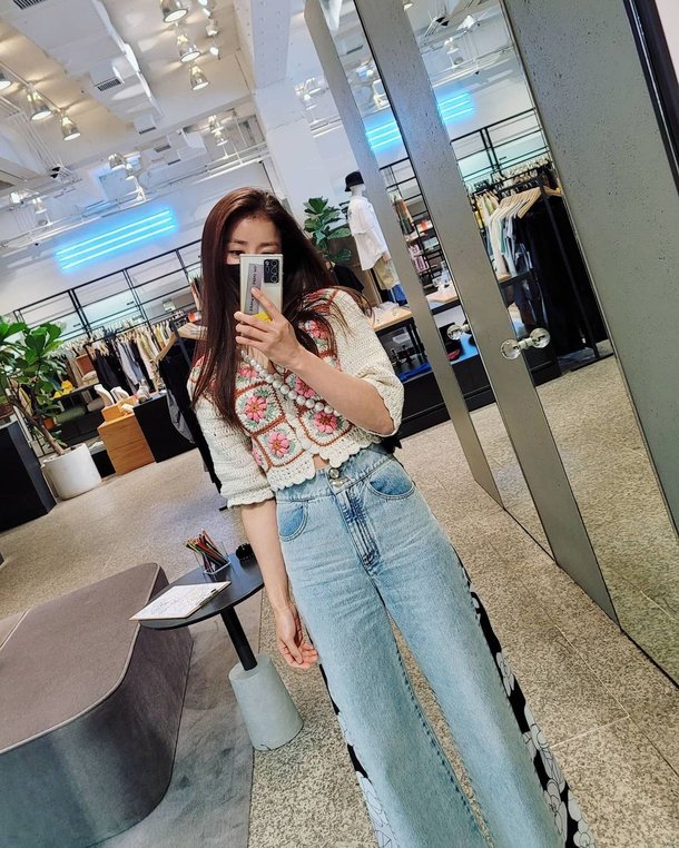 '169cm·48kg' 이시영, 명품백 들고 나들이…사진 찍을 맛 나겠네 | 네이트 연예