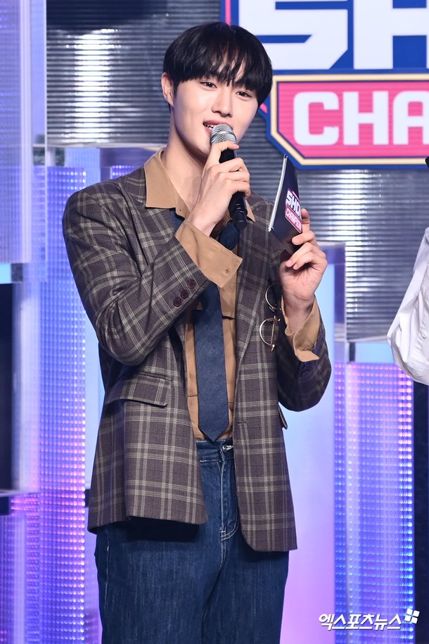 CIX 현석 '쇼챔 스페셜MC'[엑's HD포토] | 아이돌24시 : 네이트 연예