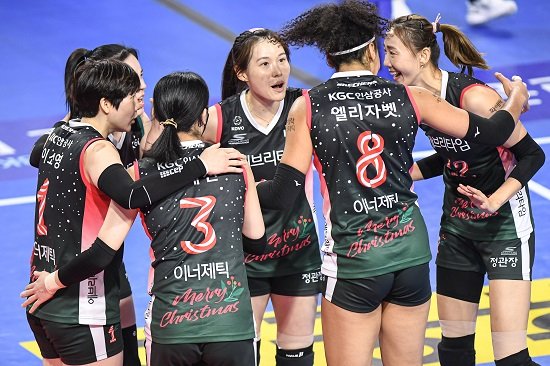 엘리자벳 46득점 폭발 KGC, IBK 꺾고 4위 도약 [화성:스코어] : 네이트 스포츠