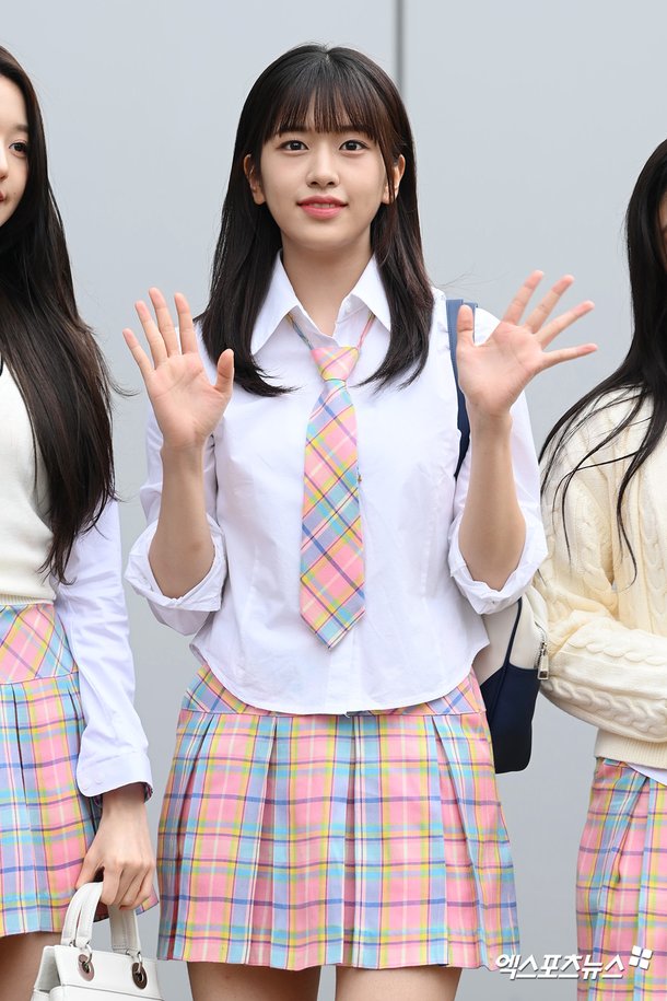아이브 안유진 '교복 입고 발랄한 댕댕美'[엑's HD화보] : 네이트 뉴스