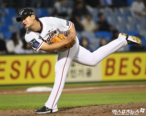 흔들리는 160km 슈퍼루키, 특단의 조치 "투구폼 하나로, 포수 사인대로 던져" : 네이트 스포츠