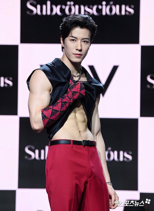 VAV 제이콥 '선명한 초콜릿 복근'[엑's HD포토] : 네이트 연예