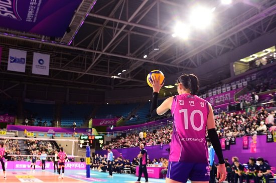 '김연경+옐레나 쌍포 폭발' 흥국생명, GS '3-0' 완파…5연승+1위 수성 [삼산:스코어] : 네이트 스포츠