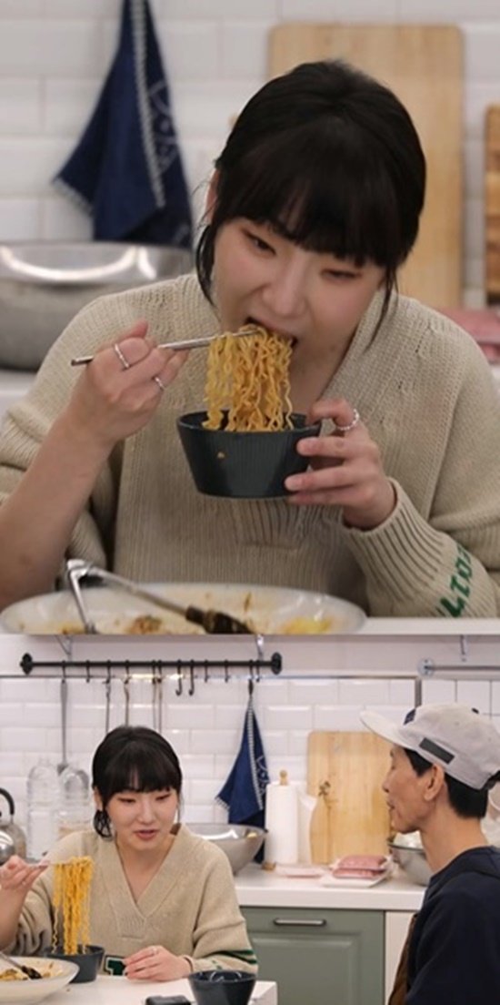 이연복 "히밥 몸무게 49kg, 동생 이연희는 50kg"…대식좌 반전 프로필 공개 (당나귀귀) : 네이트 연예