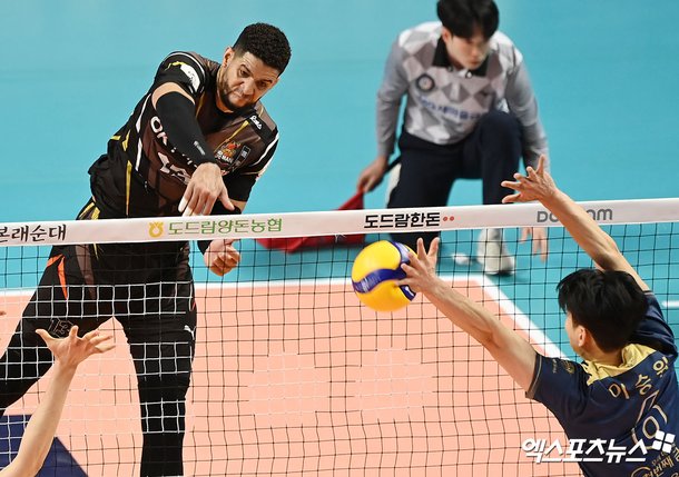 '6연승 주역' OK금융그룹 레오, 4R MVP…여자부는 현대건설 김다인 : 네이트 스포츠