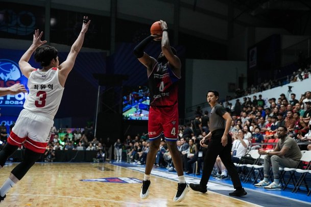 '워니+오재현 56점 합작' SK, 정관장 꺾고 2년 연속 EASL 결승 진출 : 네이트 스포츠