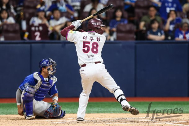 "이주형과 함께 뛰는 게 목표"였던 이주형, KBO리그 역대 '5번째' 기록 탄생→'4안타 2타점' 축포까지 터트렸다 [고척 현장] : 네이트 스포츠