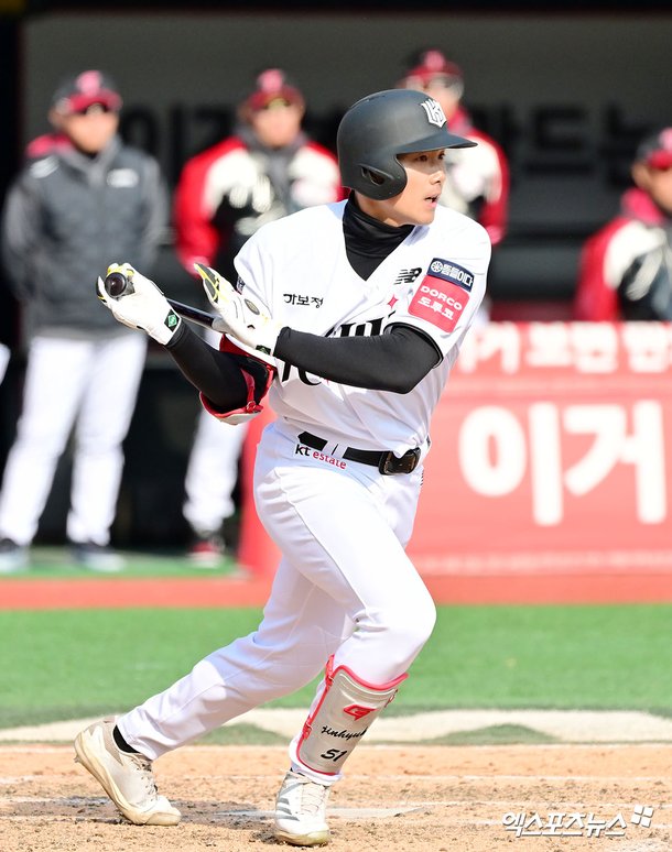 8이닝 QS+KKKKKKKKK, 헤이수스 미쳤다!…'장진혁 결승 스리런' KT, 삼성 꺾고 '5위' KIA 승차 지웠다 : 네이트 스포츠