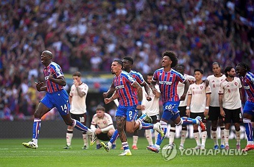'120년 만에 최초 우승' 팰리스, 승부차기 끝에 'EPL 챔피언' 리버풀 격파…FA컵에 이어 트로피 추가 [커뮤니티 실드] : 네이트 스포츠