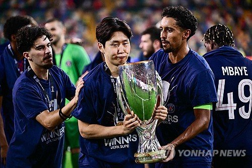 EPL? 이강인 거취 180도 돌변! PSG 잔류 가능성 UP…"슈퍼컵 우승 주역 LEE, 반전의 문턱 섰다" : 네이트 스포츠