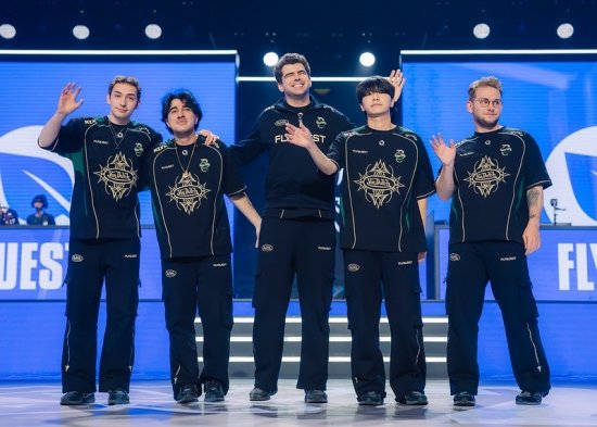 밴픽부터 압도한 FLY, TSW 완파하며 2승 고지 점령 [롤드컵] : 네이트 뉴스